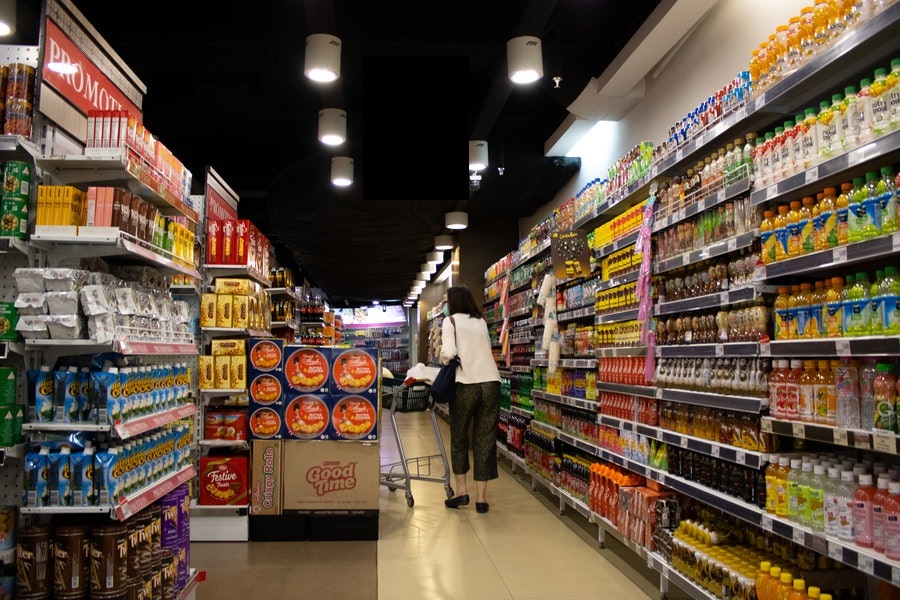 Consumul se PRĂBUȘEȘTE: magazinele și benzinăriile au încasat mai puțin ...
