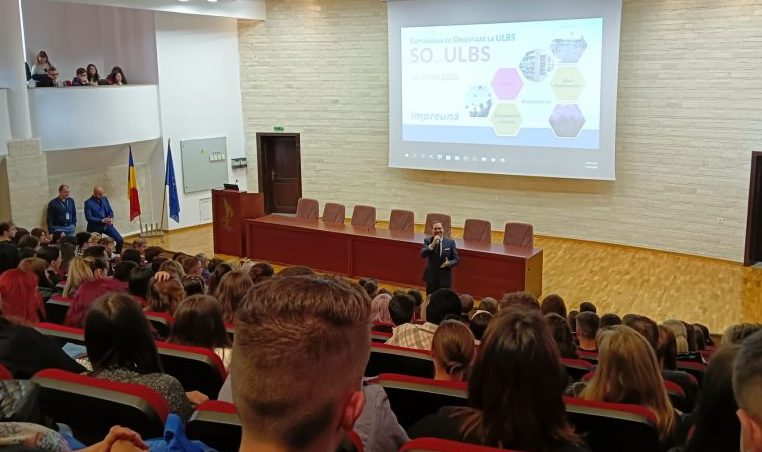 Emoții și zâmbete printre bobocii de la ULBS - Sibiu 100