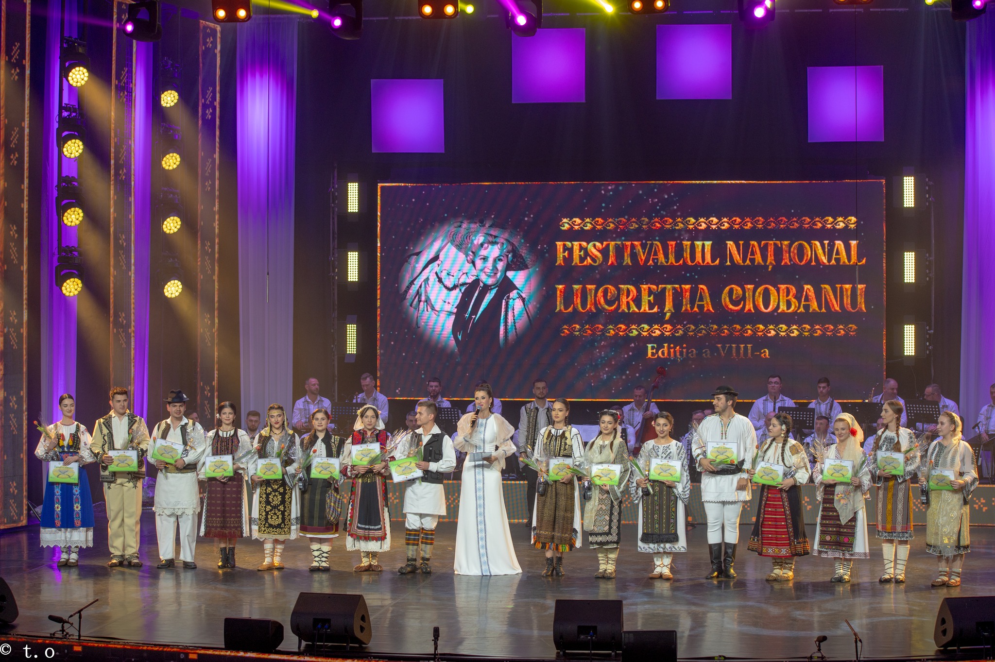 FOTO: Trofeul Festivalului "Lucreția Ciobanu" a ajuns la Giurgiu ...