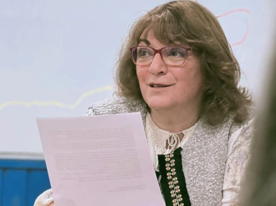 Laura Dumitru, profesor și director de excepție, s-a pensionat. Colegii ...