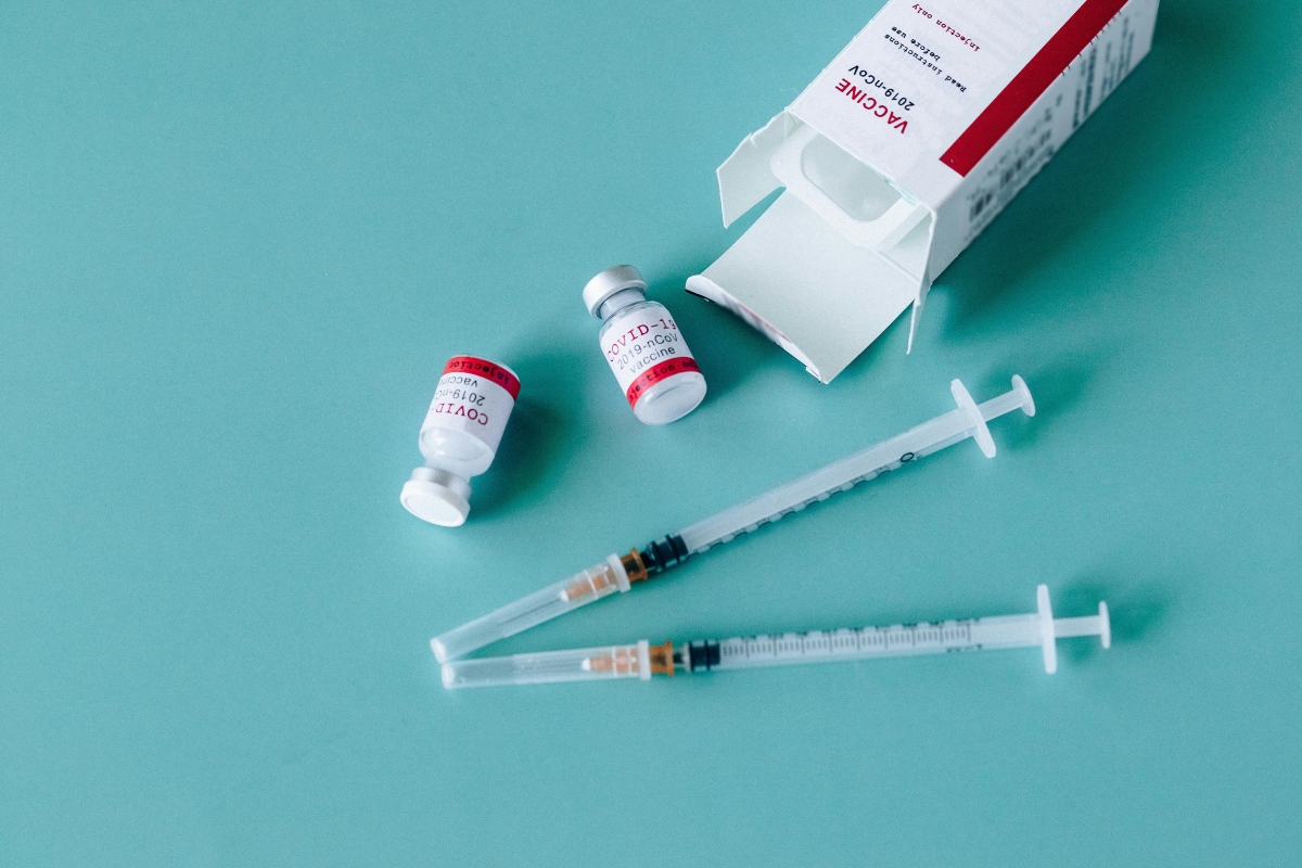 Studiu-surpriză: Vaccinul anti-COVID ar putea reduce cu aproape 40% ...